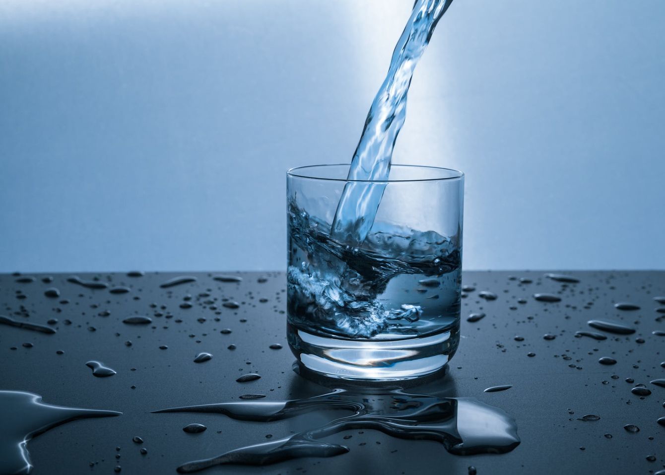 The connection between water & stress: Dehydration and anxiety ...