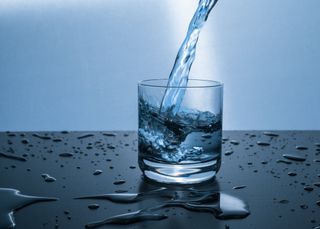 The connection between water & stress: Dehydration and anxiety ...